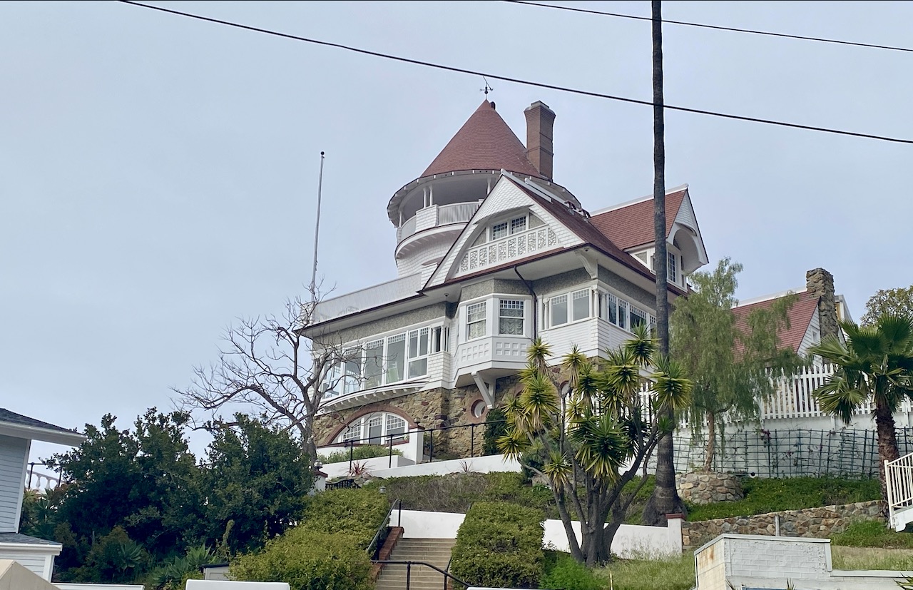 #153: Peter Gano House / Holly Hill House (Avalon) - Etan Does LA