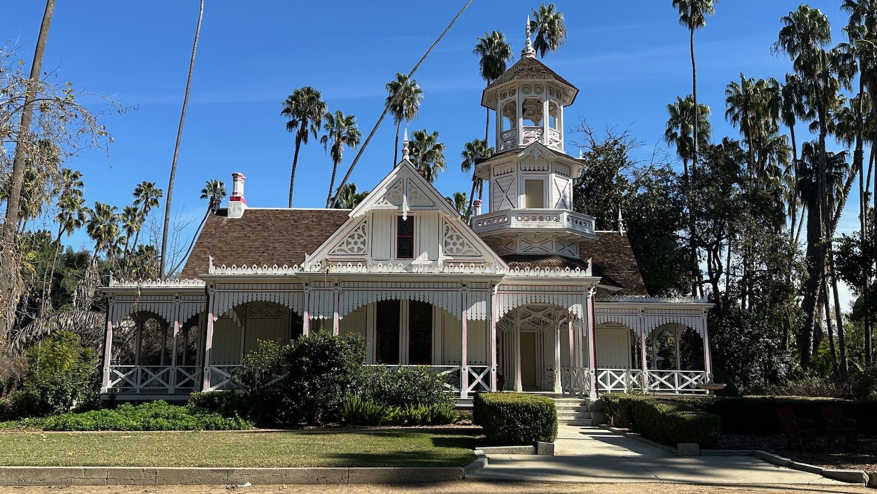#250: Queen Anne Cottage & Coach Barn (Arcadia) - Etan Does LA